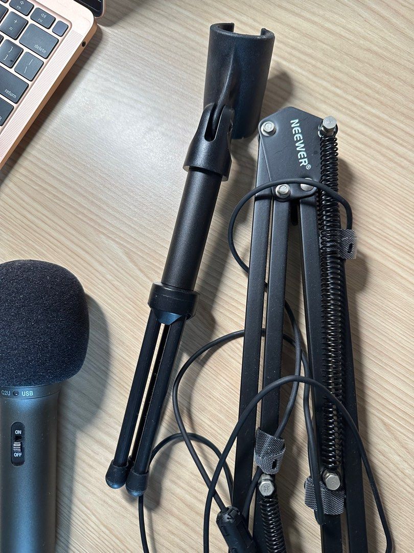 Samson Q2U podcast microphone with boom arm and desk clamp, Audio ...
