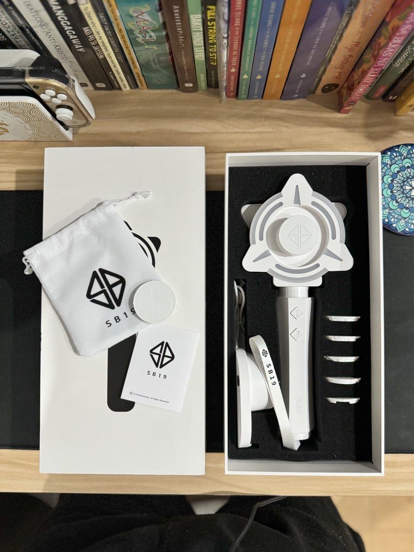 SB19 Lightstick v4 x Dunkin Table Standee, Hobbies & Toys, Memorabilia ...