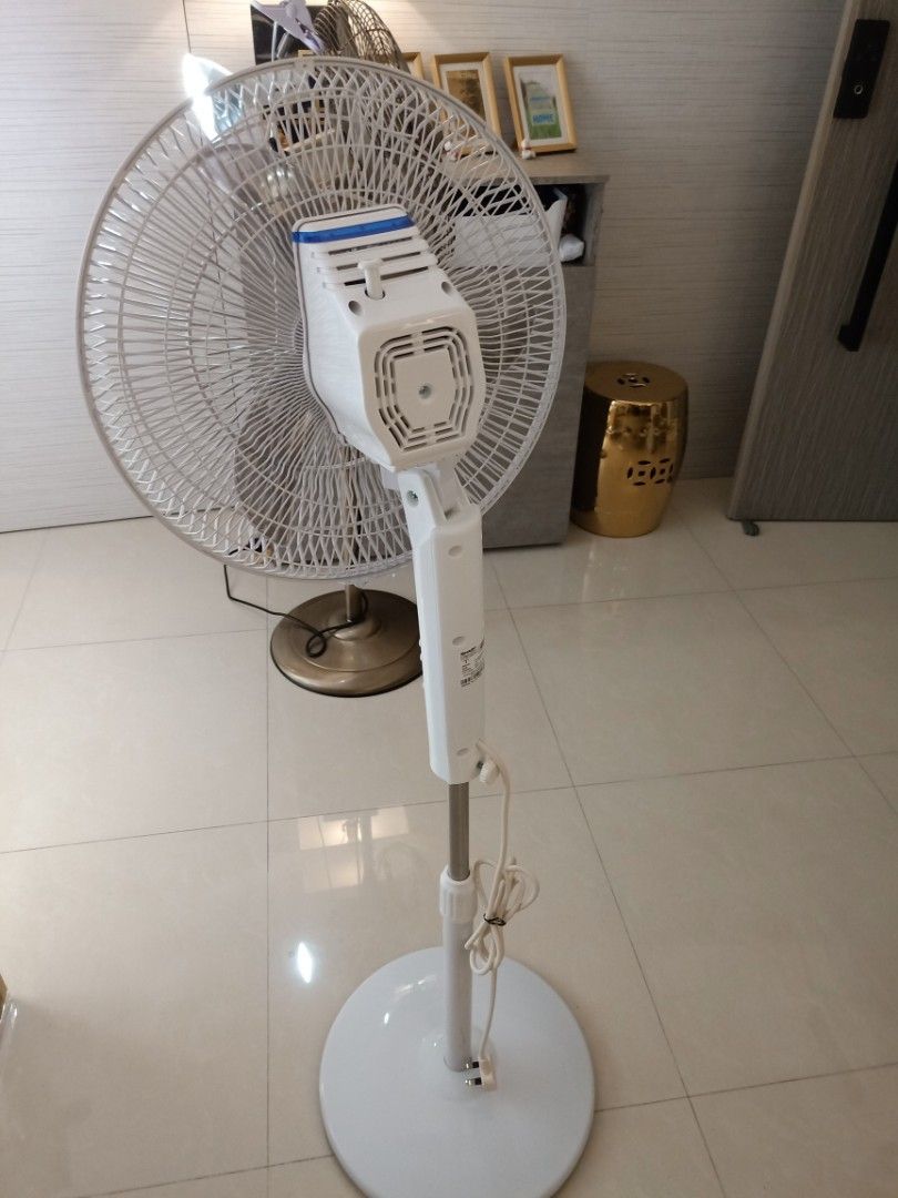 Sharp Ion plasmacluster fan, Furniture & Home Living, Lighting & Fans ...