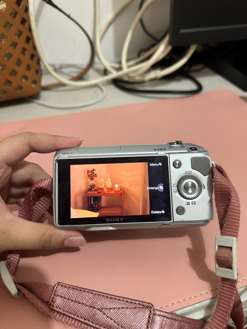 Sony Nex-3 Mirrorless (digicam flip), Photography, Cameras on Carousell