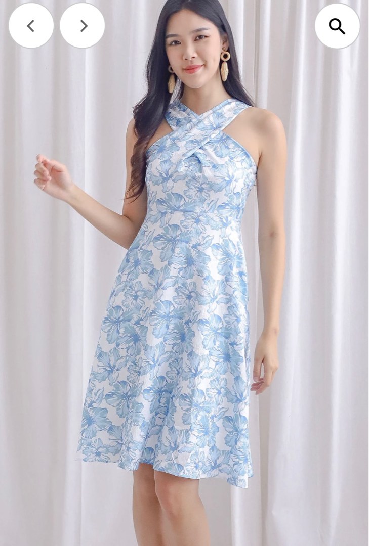 The Design Closet - Carin Cross Overlap Midi Dress In Blue Floral - L ...