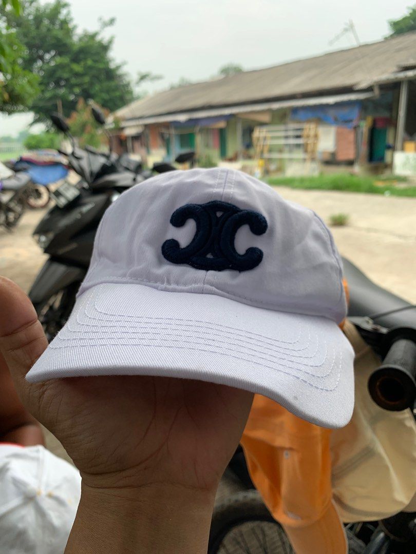 topi celine bukan versace bukan channel, Fesyen Pria, Aksesoris, Topi ...