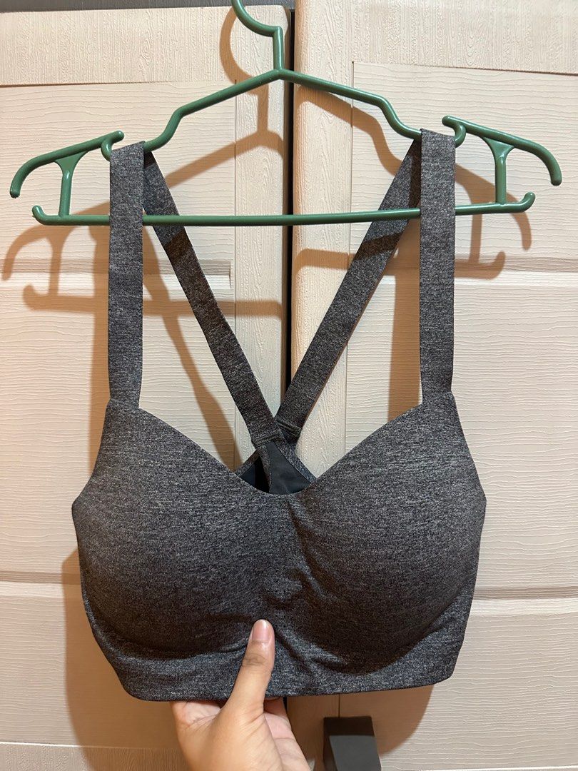 Uniqlo Bra, Women's Fashion, Undergarments & Loungewear on Carousell