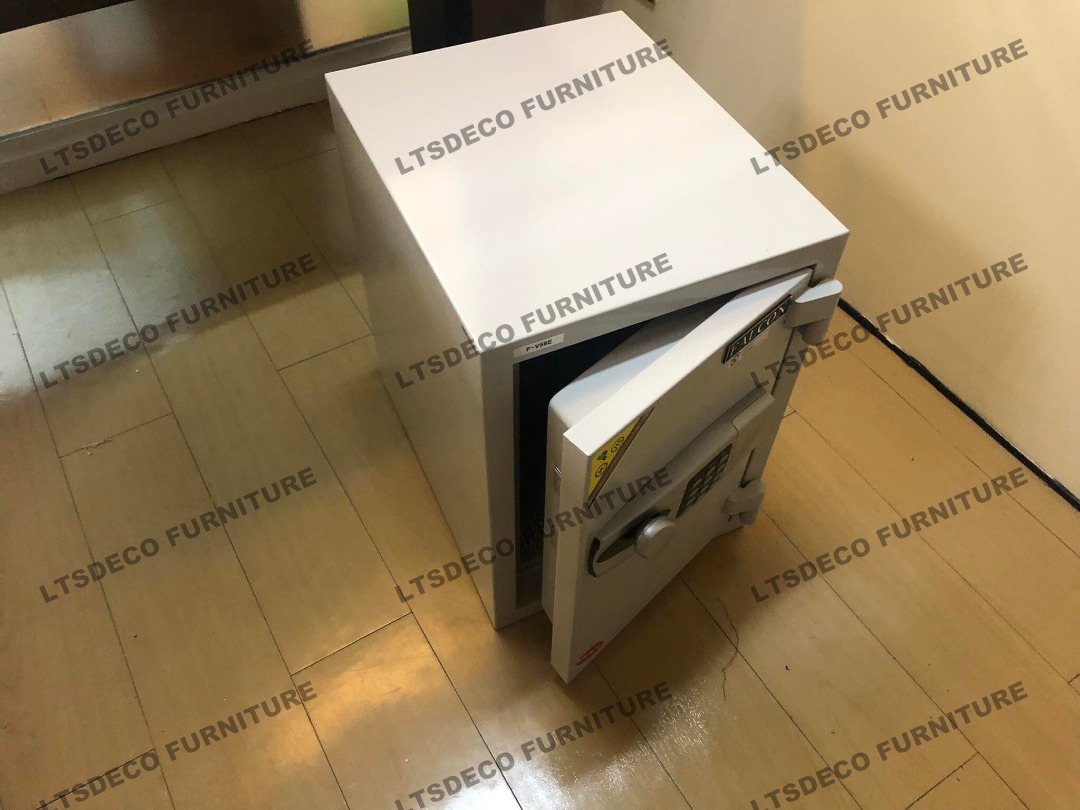 VAULT OFFICE PARTITION, Furniture & Home Living, Office Furniture ...