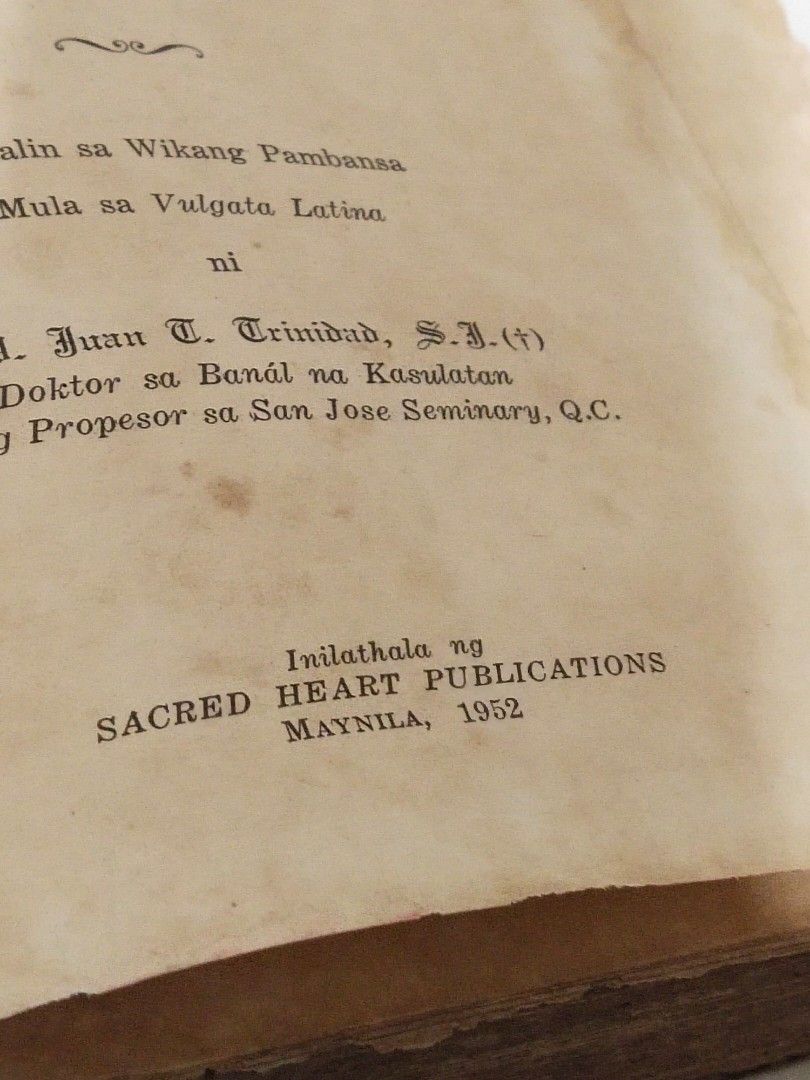 vintage book "Ang Bagong Tipan"/In wikang Tagalog/year 1952/Manila ...