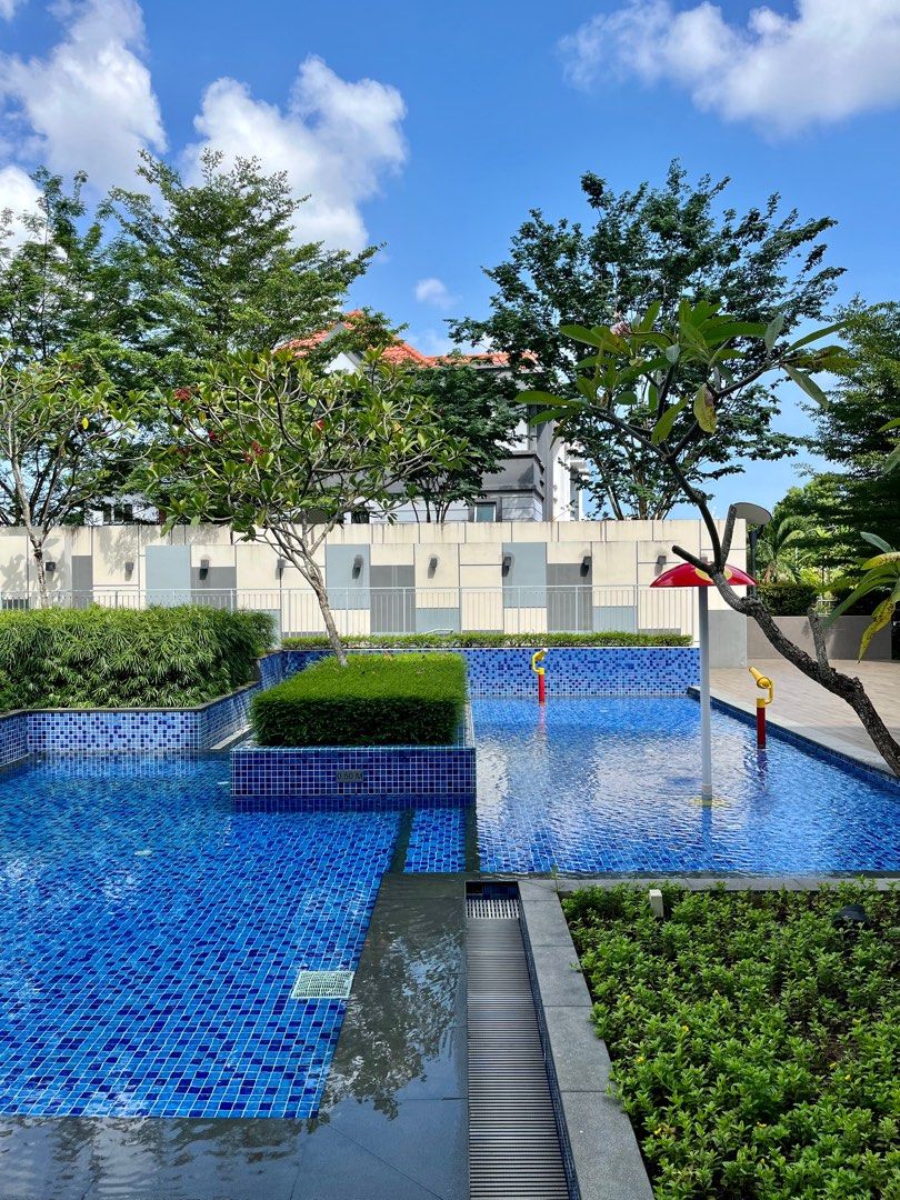 Walk to Serangoon MRT. High floor, corner unit. Quiet and cozy, with ...