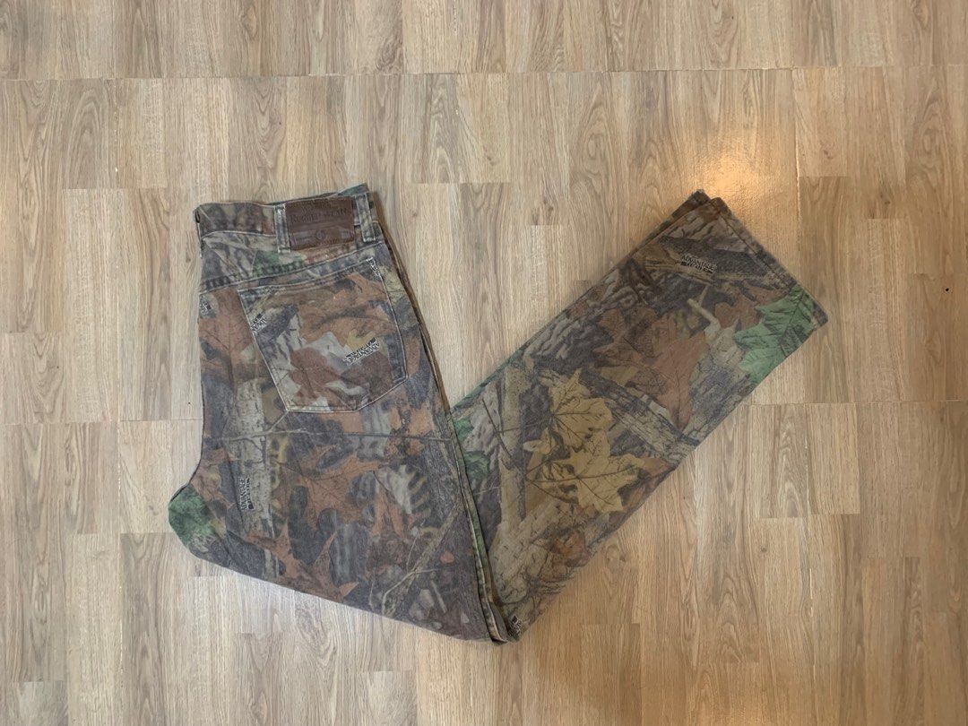 Wrangler Camo Tree pants, Men's Fashion, Bottoms, Jeans on Carousell
