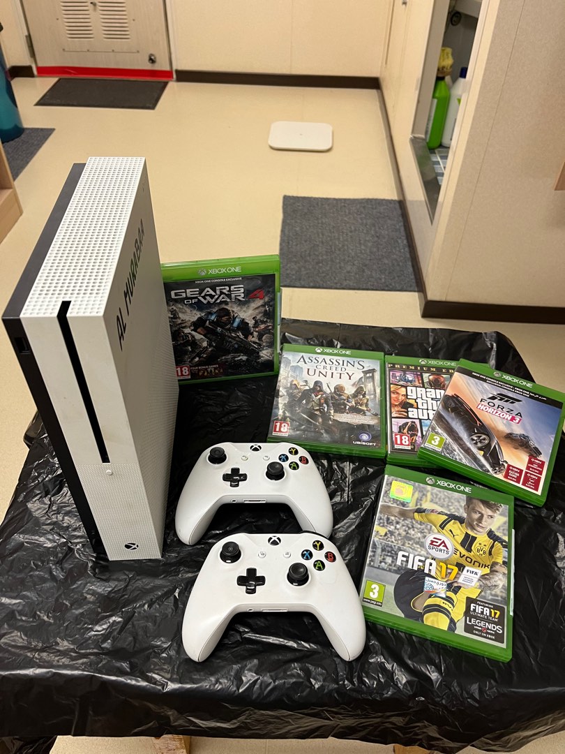 XBOX ONE S WITH 2 CONTROLLERS AND 5 CD GAMES, Video Gaming, Video Game ...