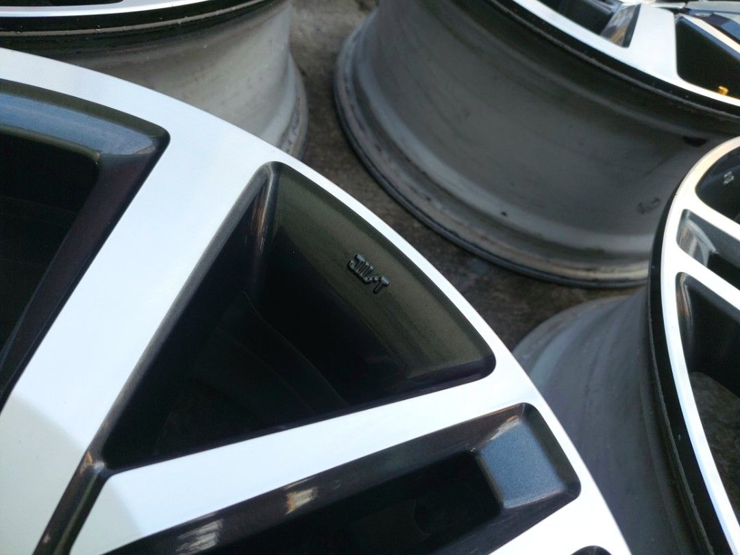 18 inch Fortuner V hilux Conquest mags 6 holes Fresh smooth for van ...