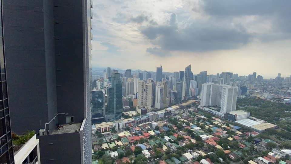 1BR Unit at The Gramercy Residences Penthouse Level 64th floor Makati ...
