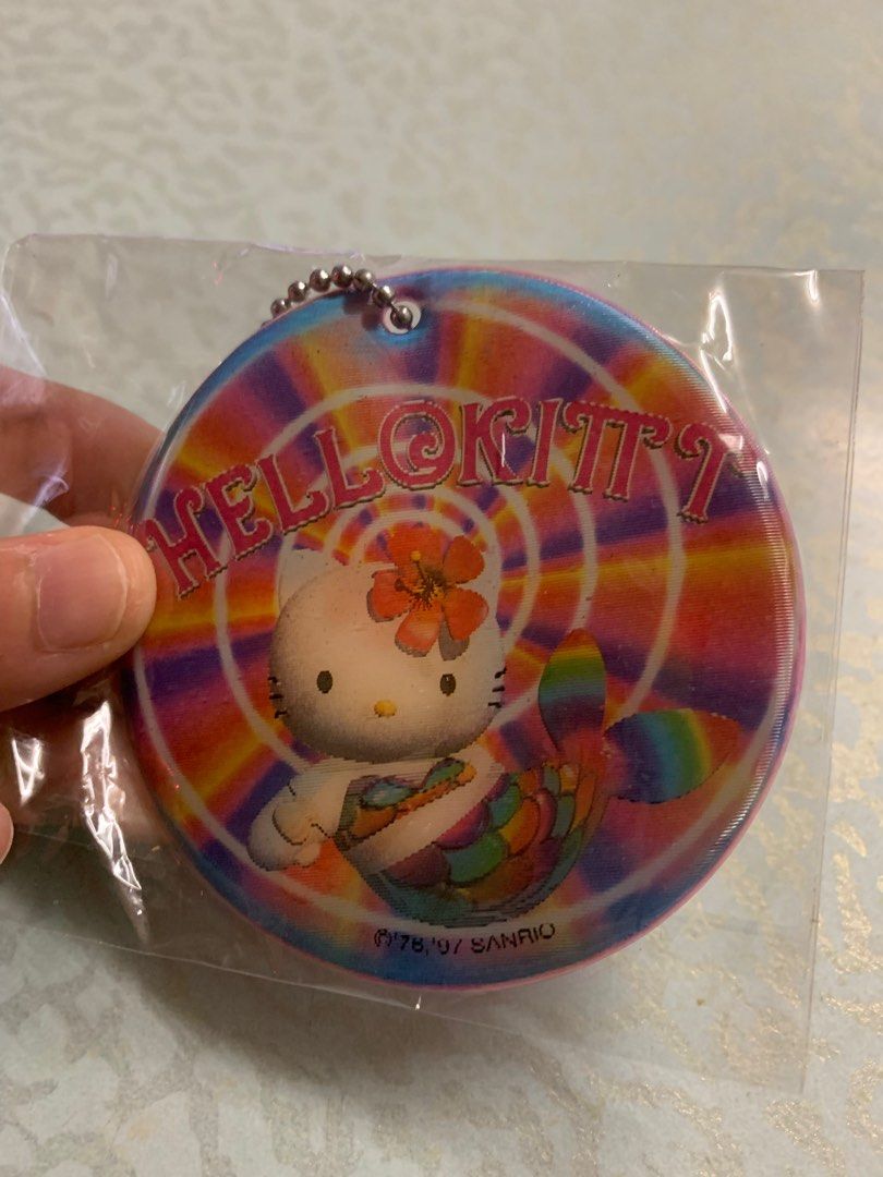 絕版 日本製 1997 Sanrio Hello Kitty 美人魚 幻彩名牌掛飾, 興趣及遊戲, 玩具 & 遊戲類 - Carousell
