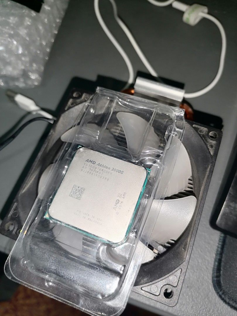 AMD Athlon 3000g with fryst almace AM4 fan, Computers & Tech, Parts ...