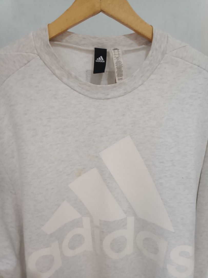 Cn adidas logo balok besar, Fesyen Pria, Pakaian , Atasan di Carousell