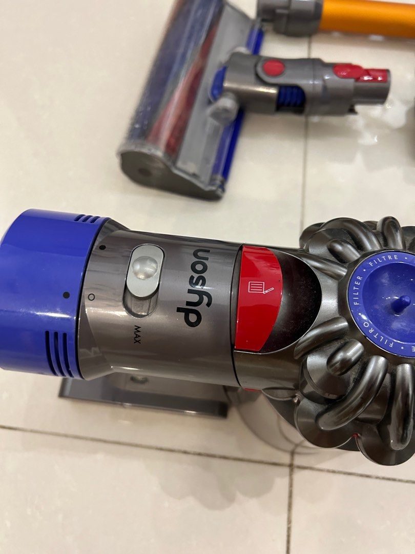 Dyson Vacuum Cleaner V8 Absolute, TV & Home Appliances, Vacuum Cleaner ...