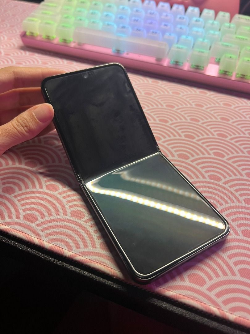Galaxy Z Flip 5 Grey 256GB, Mobile Phones & Gadgets, Mobile Phones ...