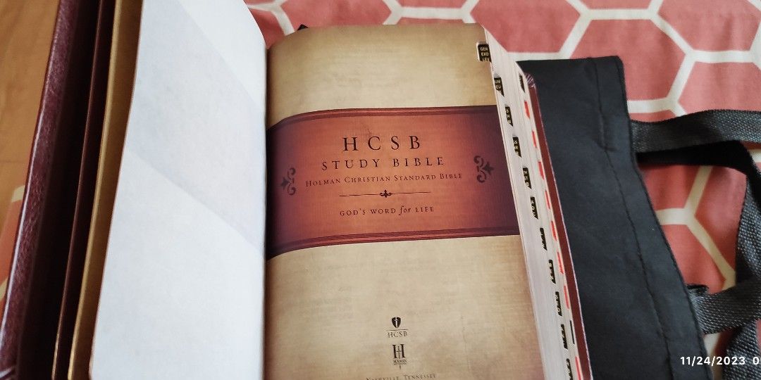 HCSB Study Bible - Personal Size, Hobbies & Toys, Books & Magazines ...