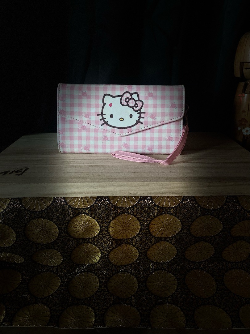 Hello Kitty Wallet Checkered White Pink, Hobbies & Toys, Memorabilia ...