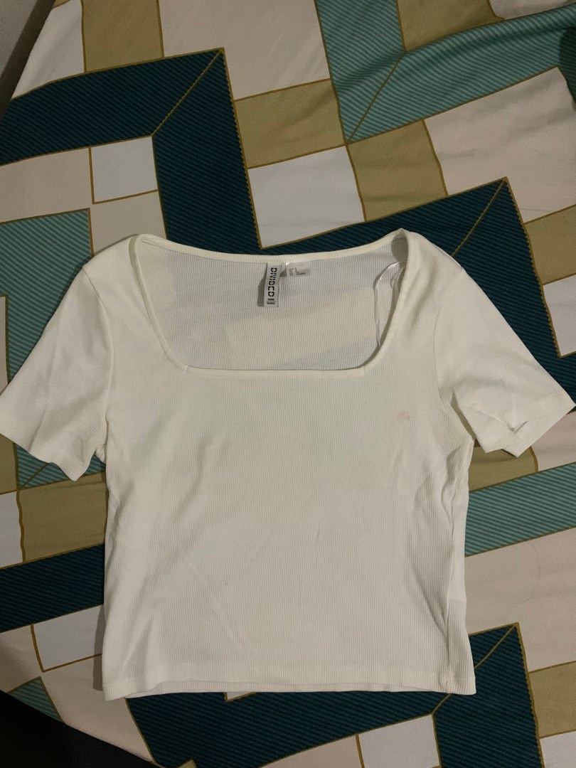 Hnm Crop White, Fesyen Wanita, Pakaian Wanita, Atasan di Carousell