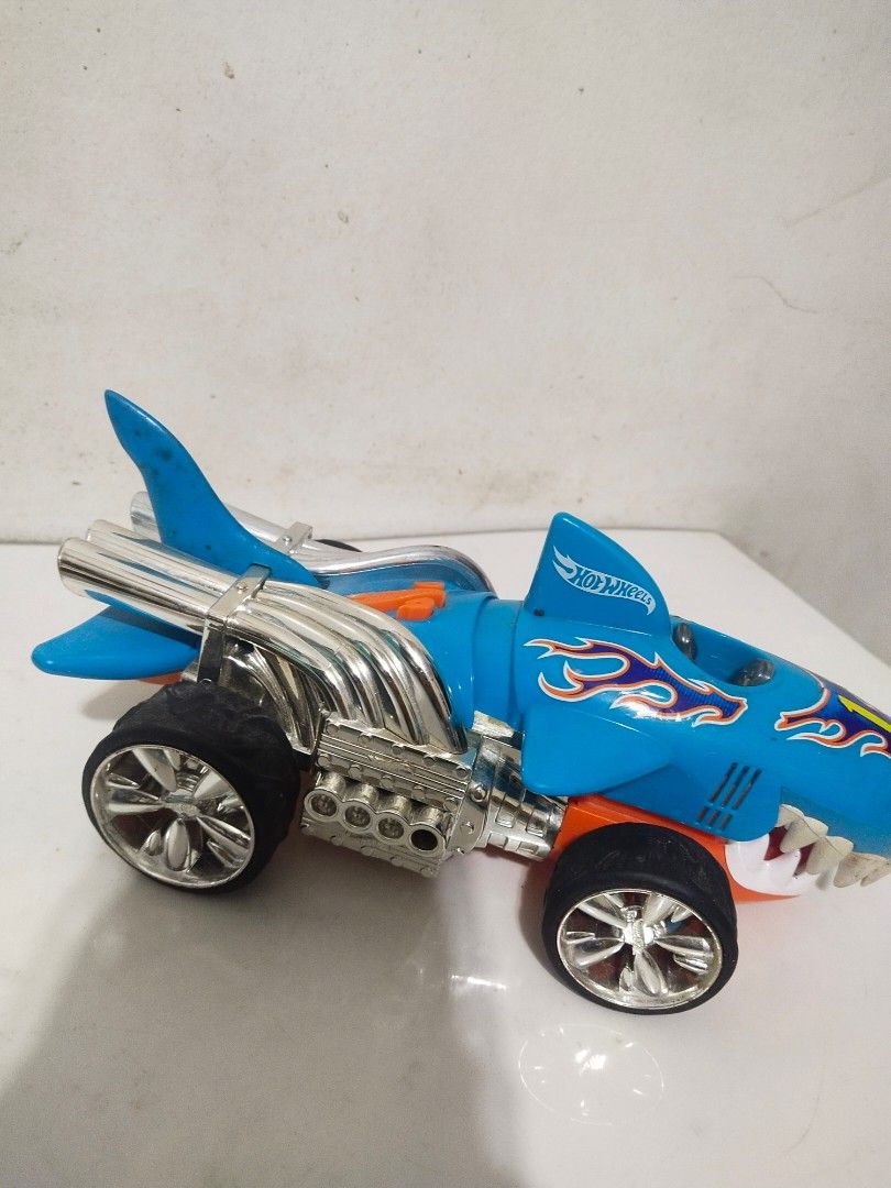 HOTWHEELS "Sharkruiser"/Lights & Movement toy/Very interesting toy!, Hobbies & Toys, Toys ...