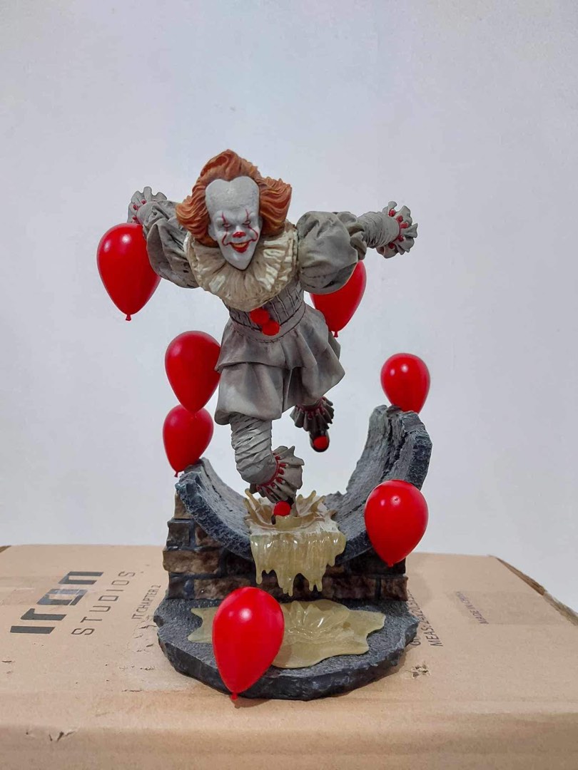 Iron studios pennywise chapter 2 (deluxe), Hobbies & Toys, Toys & Games ...