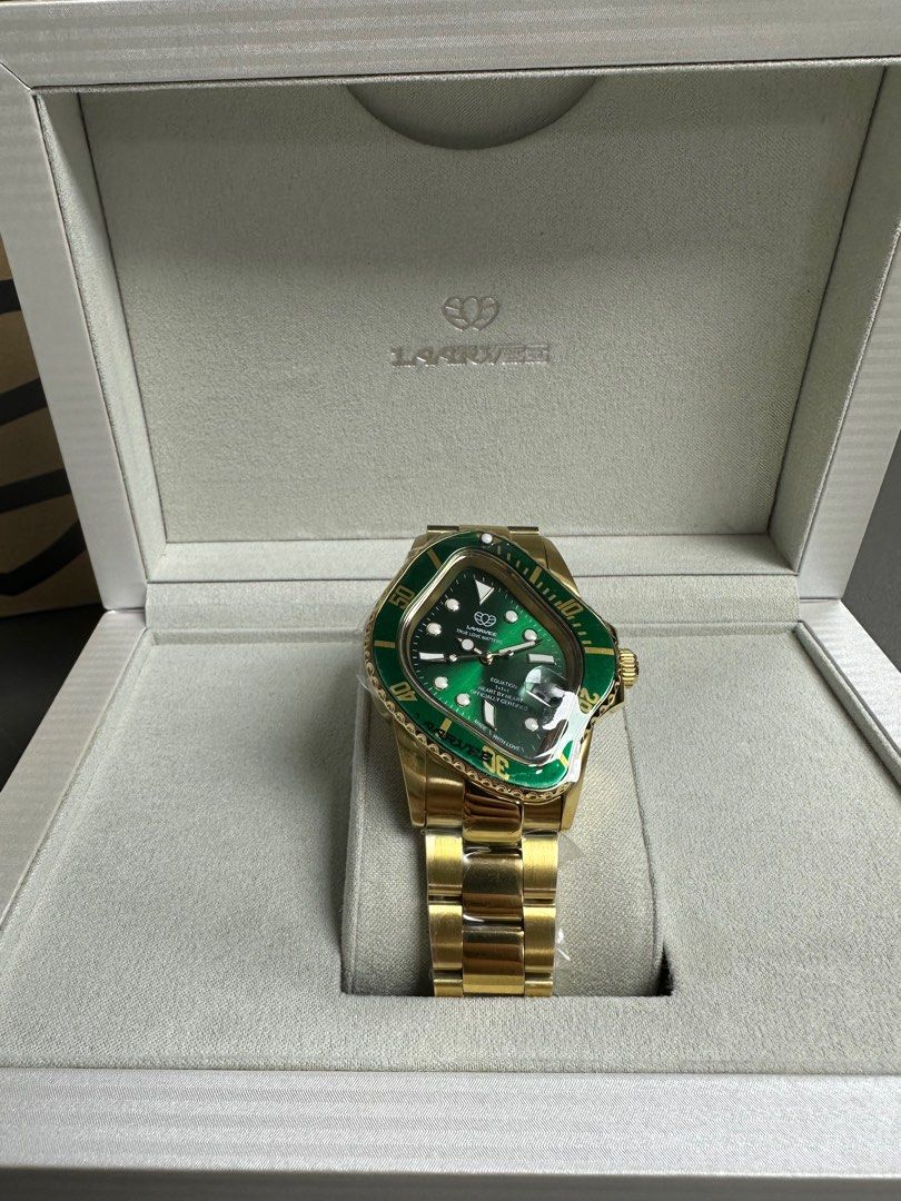 LAARVEE WATCH GOLD GREEN, 名牌, 手錶 - Carousell