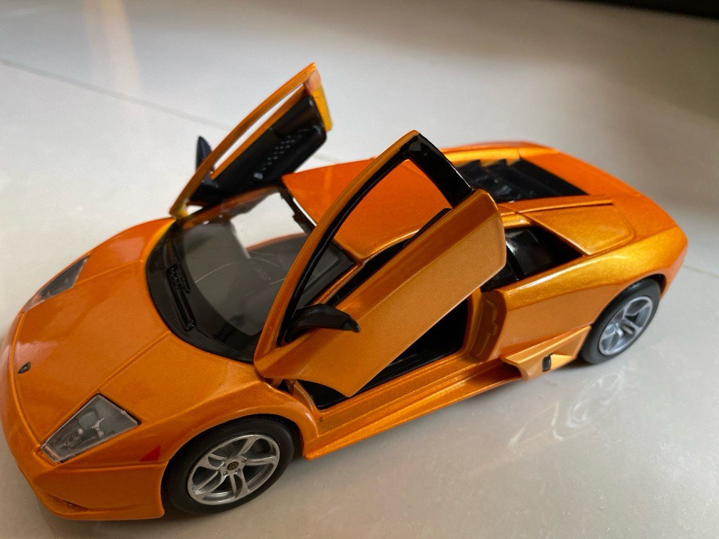 Lamborghini scale models cars, 興趣及遊戲, 收藏品及紀念品, 明星周邊 - Carousell