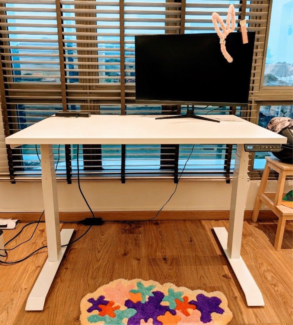 Like new Ergo edge standing desk (with warranty), Furniture & Home ...