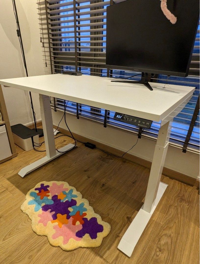 Like new Ergo edge standing desk (with warranty), Furniture & Home ...