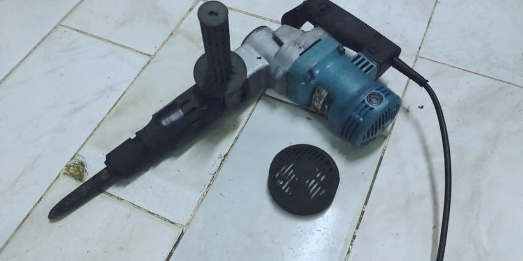 MAKITA HM0810TA CLASSIC CHIPPING GUN / DEMOLITION HAMMER HEX SHANK ...