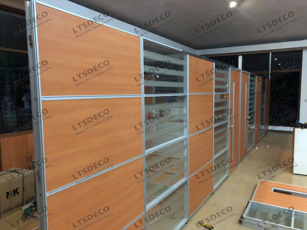 MODULAR PARTITION WITH GLASS OFFICE FURNITURE AND PARTITION, Furniture ...
