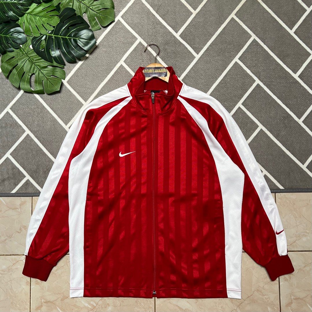 Nike Vintage Big Logo Tracktop Japan, Fesyen Pria, Pakaian , Baju Luaran di Carousell