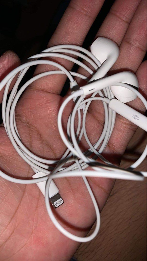 Original Apple Lightning Earpods, Audio, Earphones on Carousell