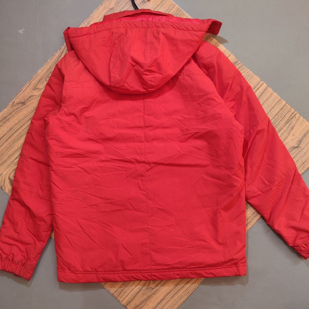Outdoor jacket nike merah, Fesyen Pria, Pakaian , Baju Luaran di Carousell