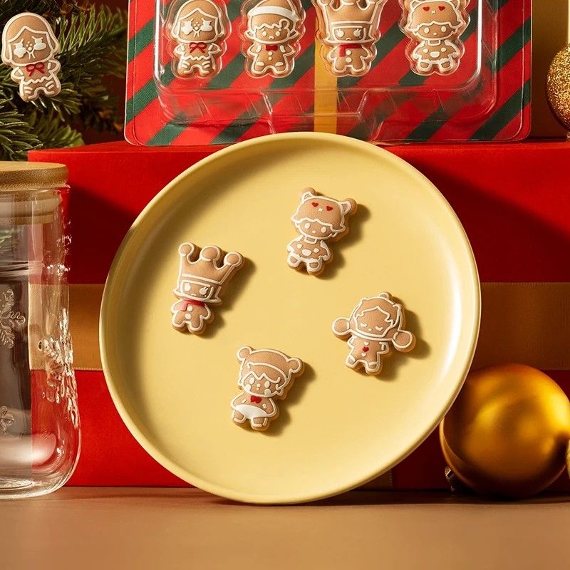 Popmart Pop Bean Gingerbread man 8 mini figurines Molly Crybaby Skullpanda Dimoo, Hobbies & Toys ...