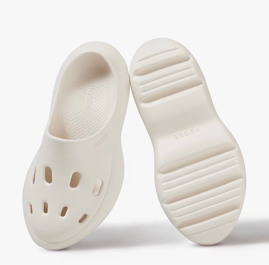 POSEE Clogs, Women's Fashion, Footwear, Slippers and slides on Carousell