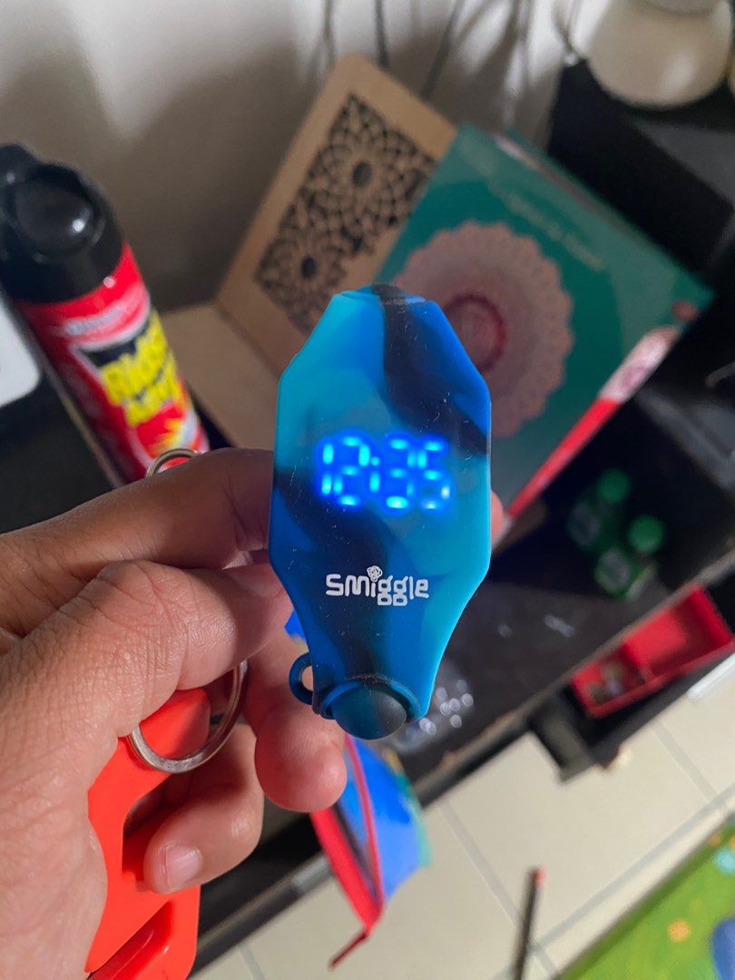Smiggle Digital Watch, Babies & Kids, Babies & Kids Fashion on Carousell