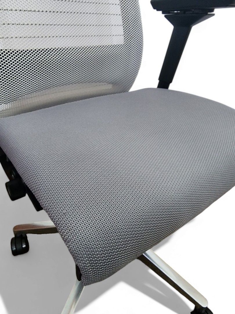 Steelcase Think Lumbar Ergonomic & Adjustable 3D Knitted Mesh Office ...