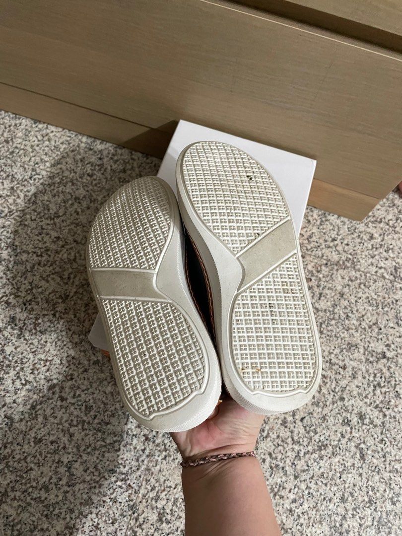 Sunnystep Elevate Walker, Women's Fashion, Footwear, Flats on Carousell