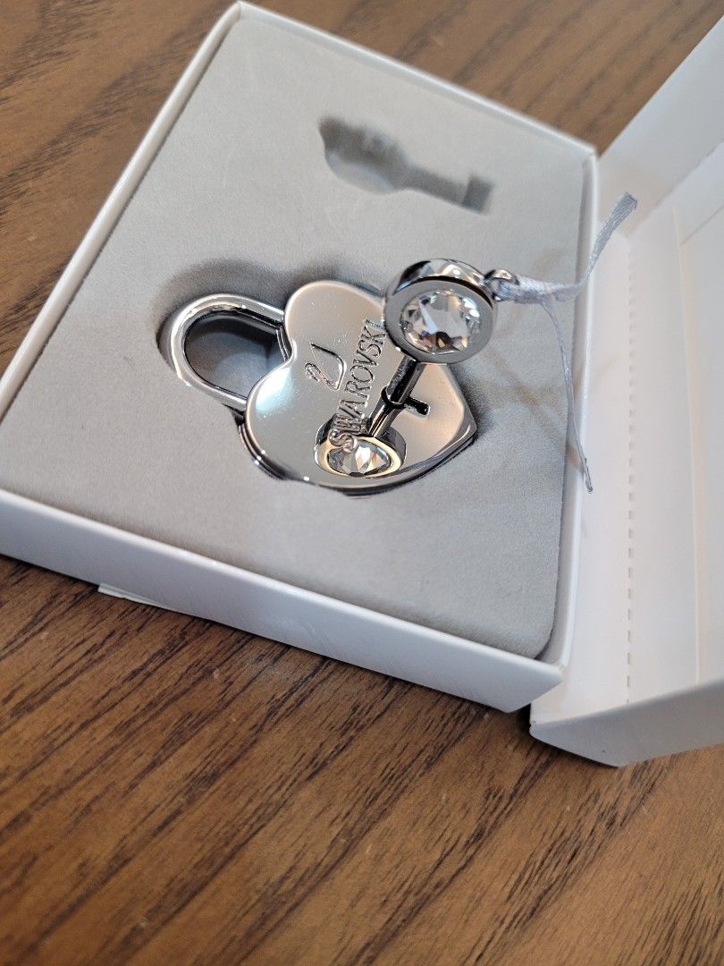 Swarovski Key To Your Heart Lock - Brand New, Women's Fashion, Watches ...