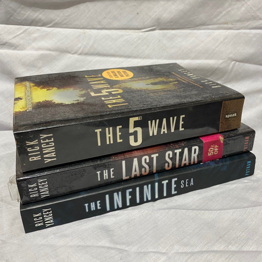 The 5th Wave Series by Rick Yancey, Hobbies & Toys, Books & Magazines, Fiction & Non-Fiction on ...