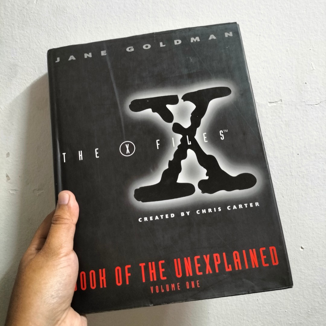 THE X FILES: BOOK OF THE UNEXPLAINED by Jane Goldman, Hobbies & Toys ...