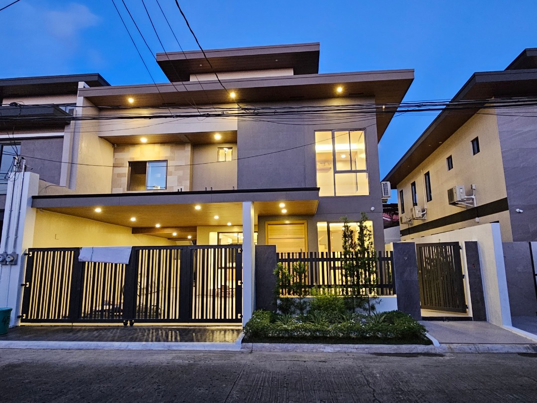3 Storey House And Lot For Sale In Bf Homes Paranaque Property For Sale House And Lot On Carousell