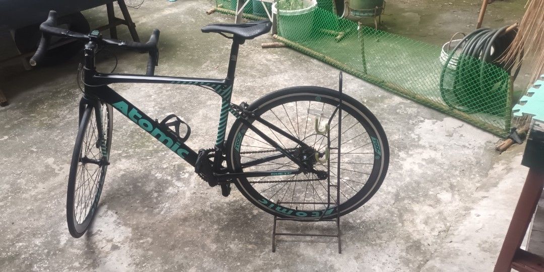 Atomic road bike, Sports Equipment, Bicycles & Parts, Bicycles on Carousell