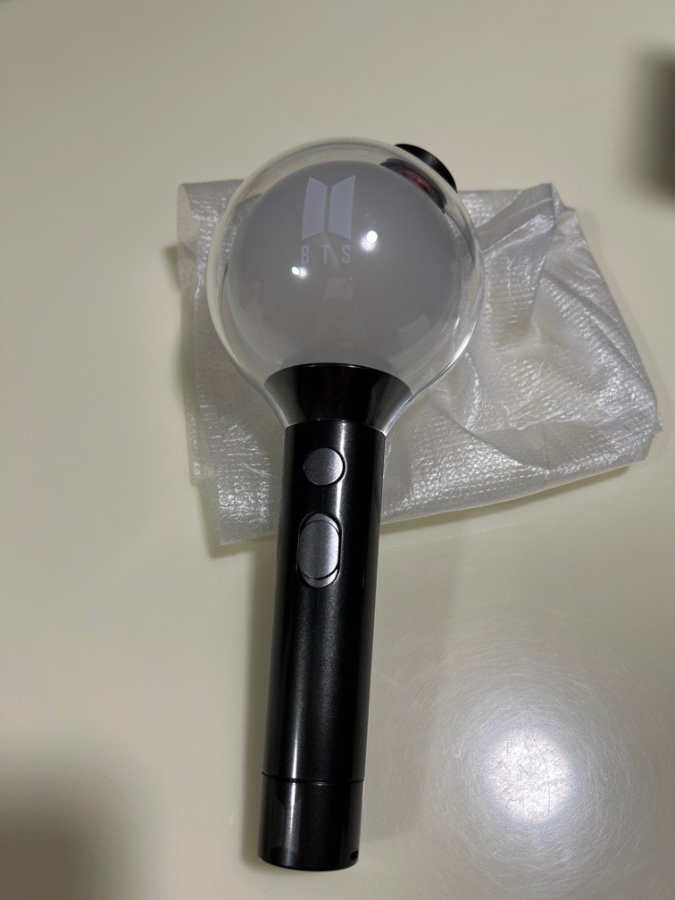 Official BTS army bomb SE, Hobbies & Toys, Memorabilia & Collectibles ...