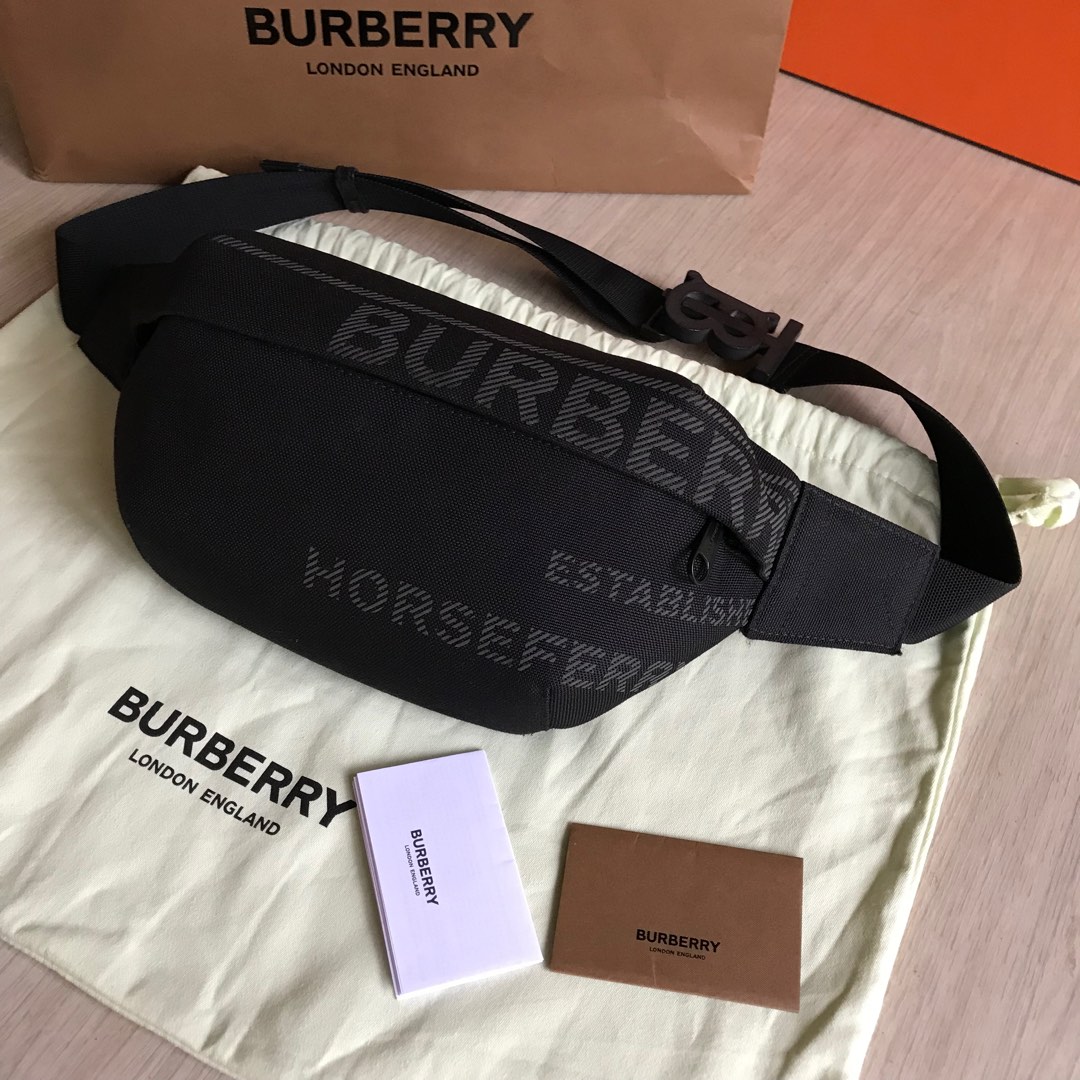 Burberry Authentic Horseferry, Barang Mewah, Tas & Dompet di Carousell