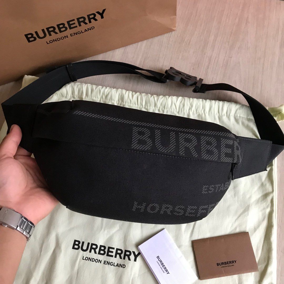 Burberry Authentic Horseferry, Barang Mewah, Tas & Dompet di Carousell