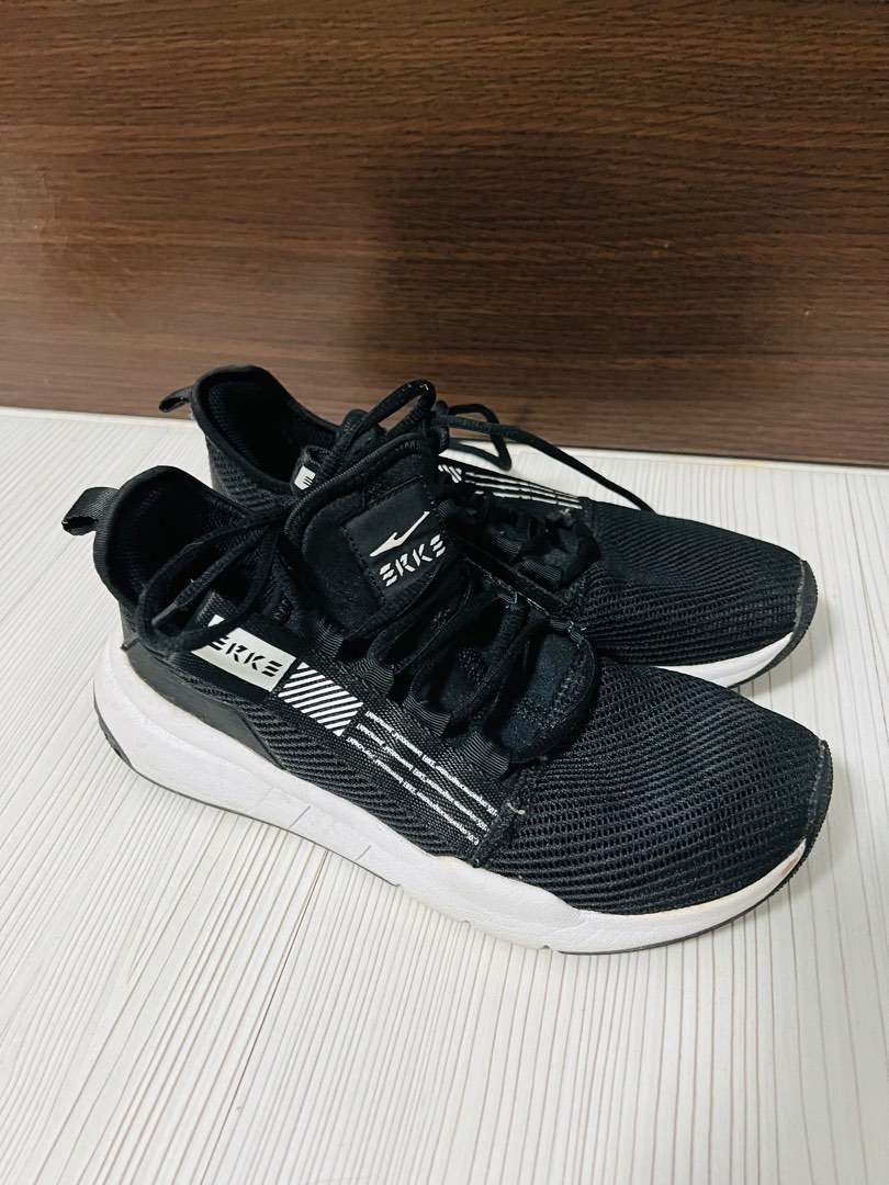 ERKE Sneaker, Women's Fashion, Footwear, Sneakers on Carousell