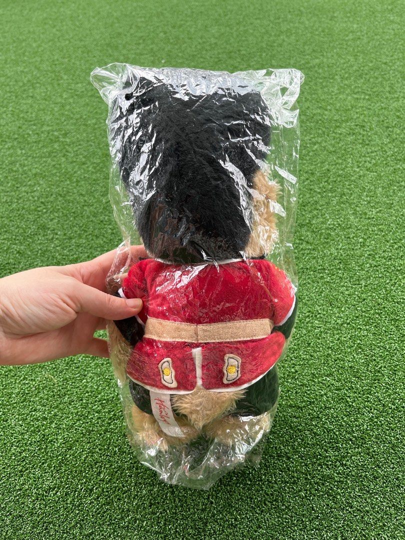 Hamleys 250 year anniversary London guard plush toy, Hobbies & Toys ...