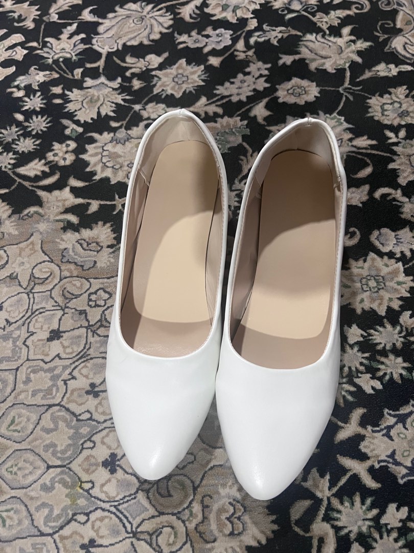 Heals putih, Women's Fashion, Footwear, Heels on Carousell