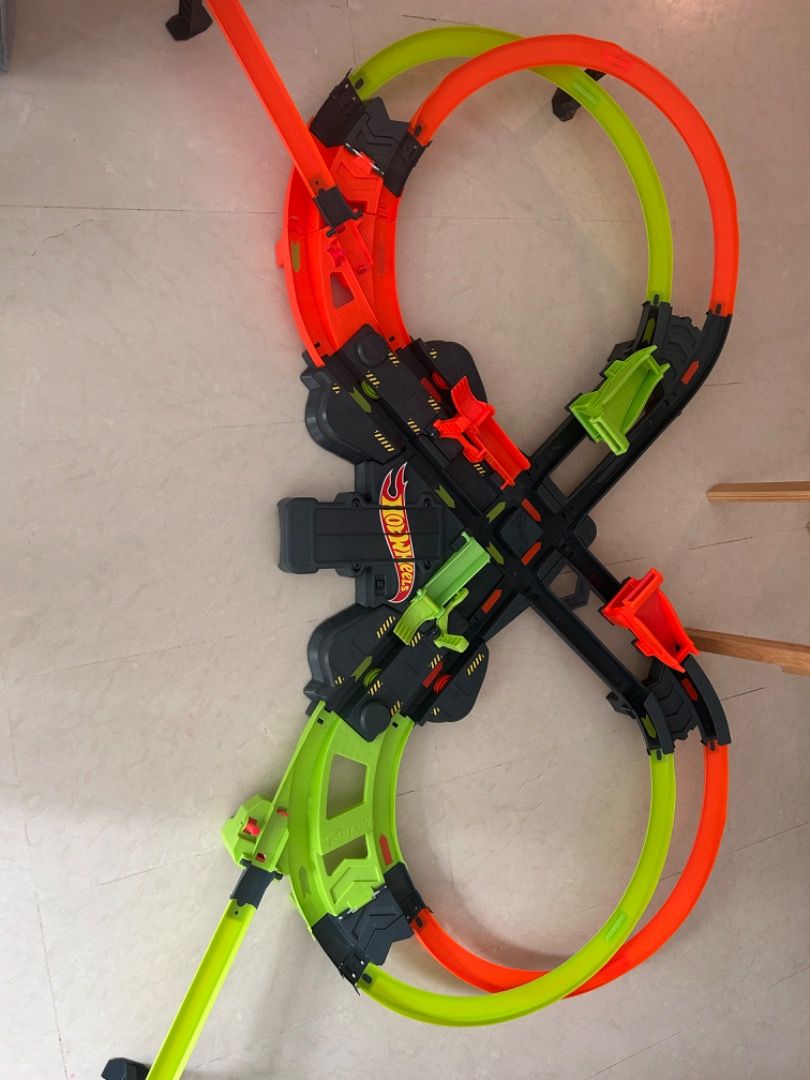 Hot Wheels Colossal Crash track, Hobbies & Toys, Toys & Games on Carousell